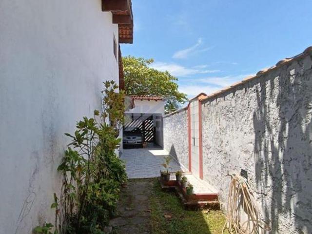 Casa com 4 quartos e área gourmet em Itanhaém