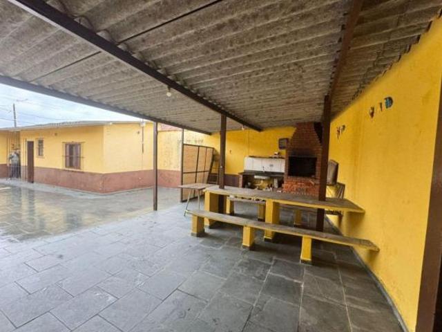 Casa com 4 quartos e área gourmet em Itanhaém