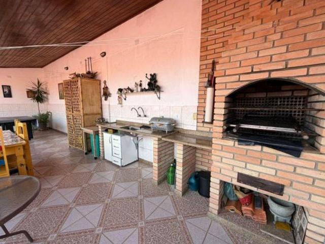Casa com 4 quartos e área gourmet em Peruíbe