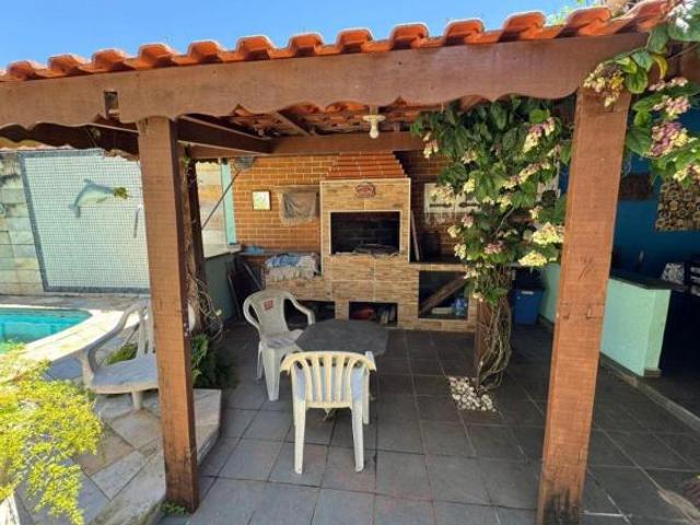 Casa com 4 quartos e piscina em Peruíbe R$ 1.000.000,00