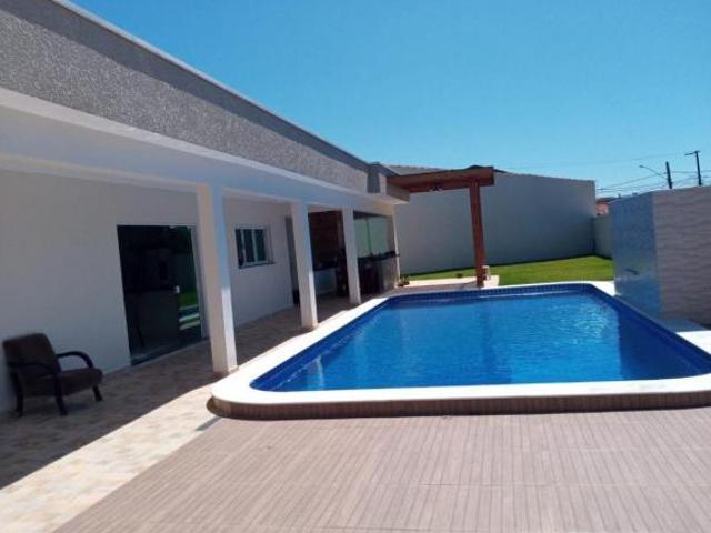 Casa com 4 quartos e piscina em Peruíbe R$ 1.400.000,00