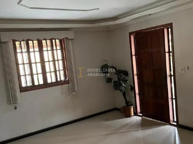 Casa com 4 Quartos e Quintal Amplo na Fazendinha – Ótima Localização em Araruama!