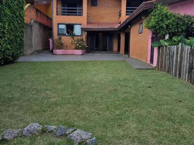 CASA COM 4 QUARTOS E QUINTAL GARAMADO NO JARDIM DOS PINHEIROS EM ATIBAIA SP