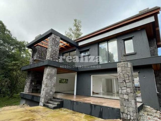 CASA COM 4 QUARTOS EM CONDOMINIO