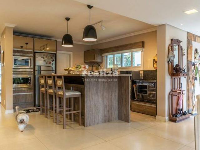 CASA COM 4 QUARTOS EM CANELA