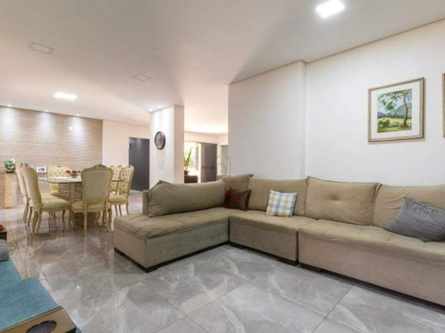 CASA COM 4 QUARTOS EM LOTE DE 949,77 M², EM CONDOMÍNIO VICENTE PIRES