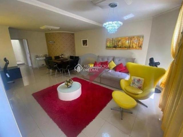 Casa com 4 quartos em Monção, Taubaté