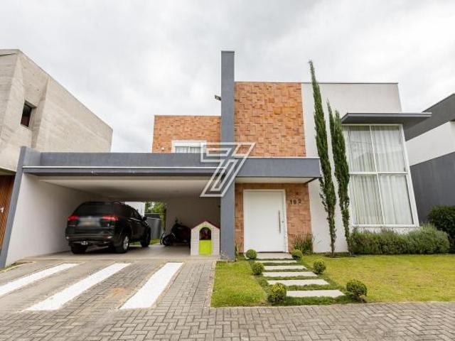 Casa com 4 quartos em Santa Felicidade