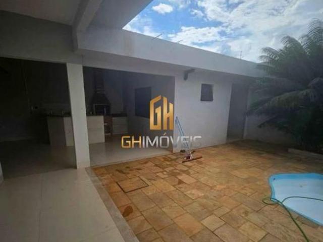 Casa com 4 quartos em Rio Verde GO, em terreno de 450m2, área construída de 400m2 possui