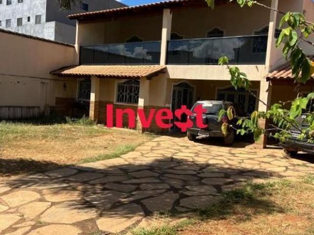 Casa com 4 Quartos, Escriturada, Dentro de Condomínio, Lote de 400m² no Jockey, Jóquei, Rua 01 em Vi