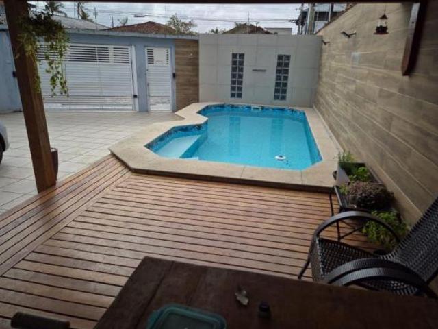 Casa com 4 quartos, Flórida, Praia Grande R$ 1.39 mi