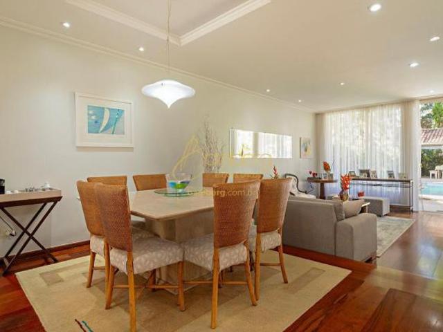 CASA COM 4 QUARTOS NO ALTO DA BOA VISTA!