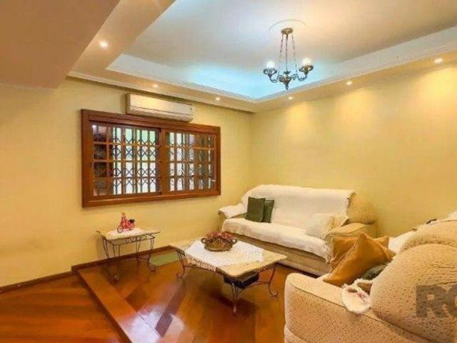 Casa com 4 quartos no bairro nonoai