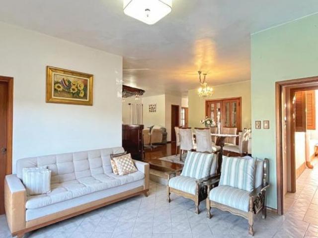 Casa com 4 quartos no bairro Vila Nova, em Porto Alegre