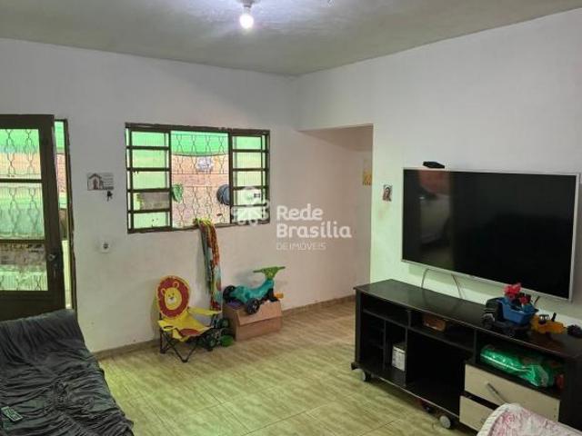 CASA COM 4 QUARTOS NO GUARA ORIGINAL COM TRES PAVIMENTOS ORIGINAL SOBRADO PARA REFORMA