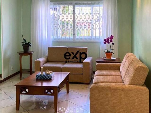Casa com 4 quartos no Portão