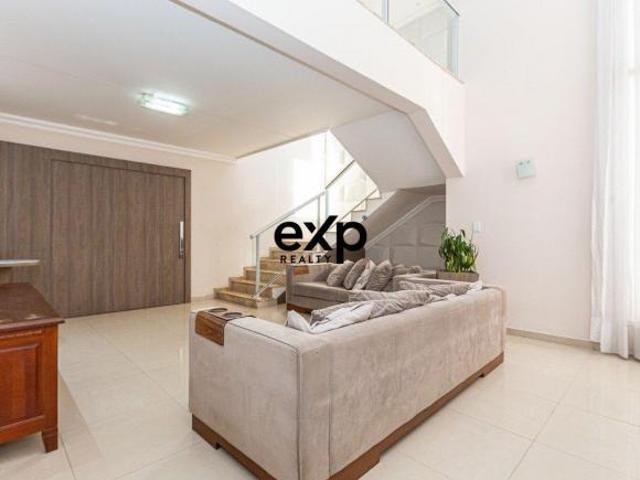 Casa ampla e exclusiva com 4 quartos com suíte no Xaxim