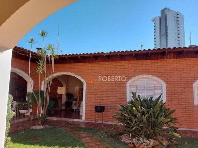 Casa com 4 quartos na Rua Guaporé, próximo ao Teatro Municipal