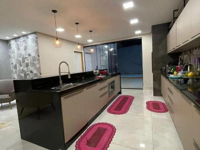CASA COM 4 QUARTOS NA VILA MORANGUEIRA EM MARINGÁ!