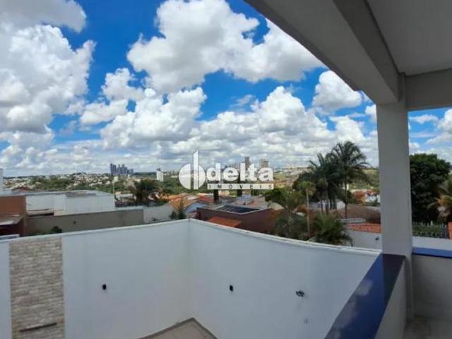 Casa com 4 quartos sendo 3 suíte disponível para Venda no bairro Cidade Jardim em Uberlândia MG