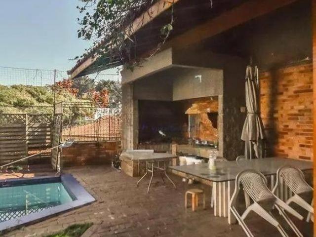 Casa com 4 quartos sendo 3 suites, 5 banheiros, 2 vagas, à venda, 400 m² por R$ 3.600.000 Pacaembu