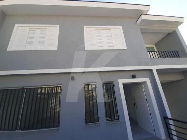 Casa com 4 quartos sendo 3 suítes, churrasqueira, quintal e 4 vagas