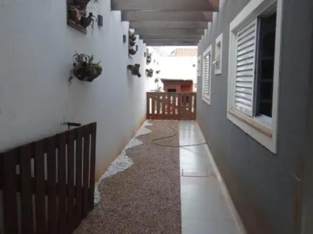 Casa com 4 quartos sendo 3 suítes à venda, 170 m² por R$ 850.000 Vida Nova Uberlândia/MG