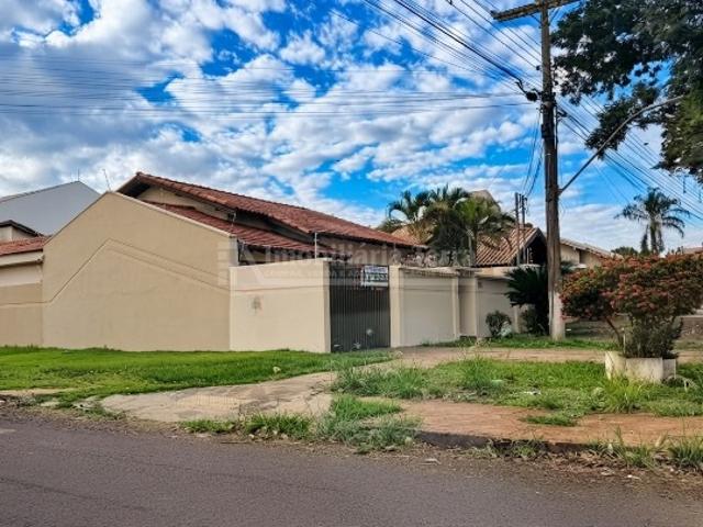 Casa com 4 quartos sendo 3 suítes no Jardim Itaipú em Dourados/MS