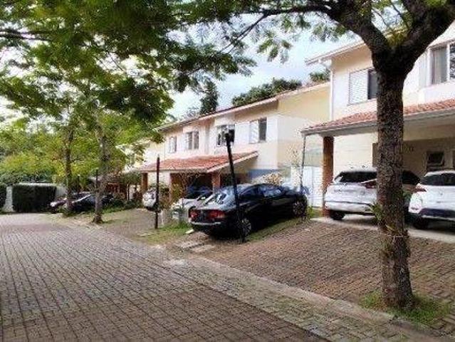 Casa com 4 quartos sendo 1 suíte à venda na Granja Viana