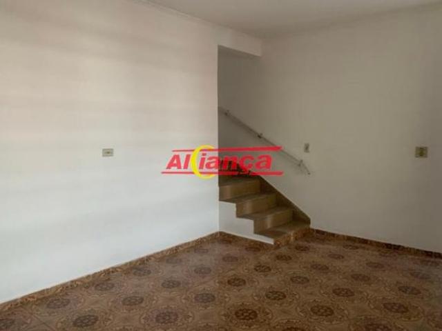 CASA COM 4 QUARTOS, SENDO 1 SUÍTE A VENDA, 140m² JARDIM ALMEIDA PRADO GUARULHOS/SP