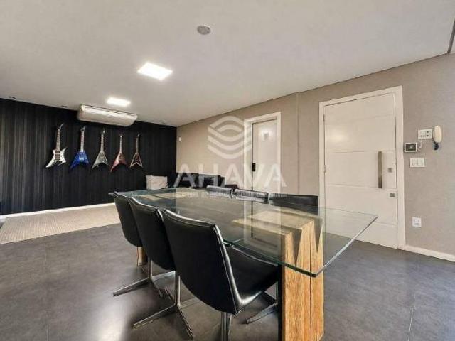 Casa com 4 Quartos sendo 1 Suíte à Venda, 360m², Vila Clóris