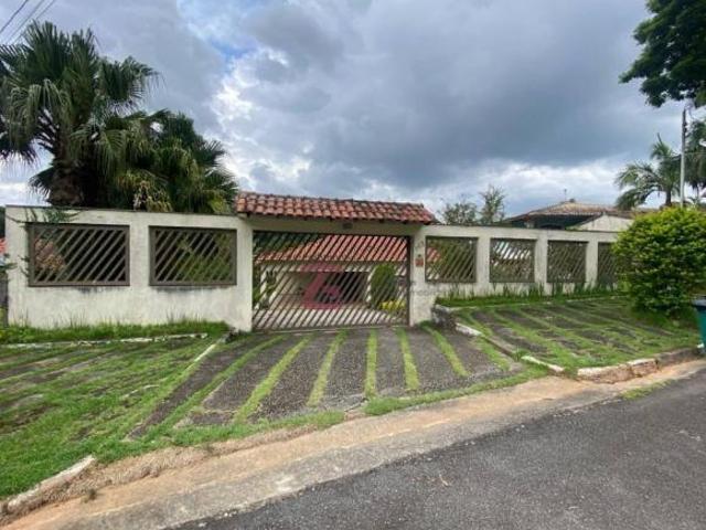 Casa com 4 quartos, sendo 1 suíte à venda, 461 m² por R$ 2.500.000 Jardim Passárgada I Cotia/SP