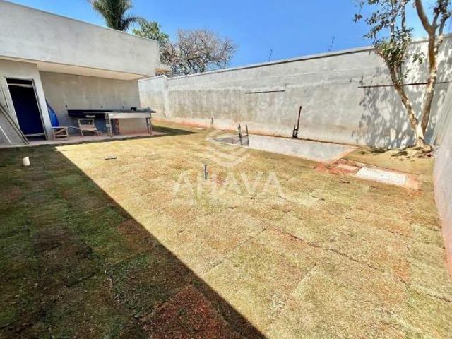 Casa com 4 Quartos sendo 1 Suíte à Venda, 500m², 3 Vagas, Bairro Trevo próximo à Avenida Otacílio N