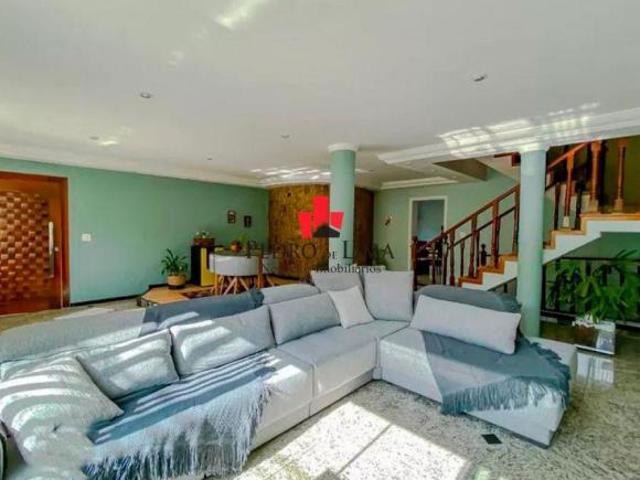 Casa com 4 quartos sendo 1 suíte e 6 vagas na Penha