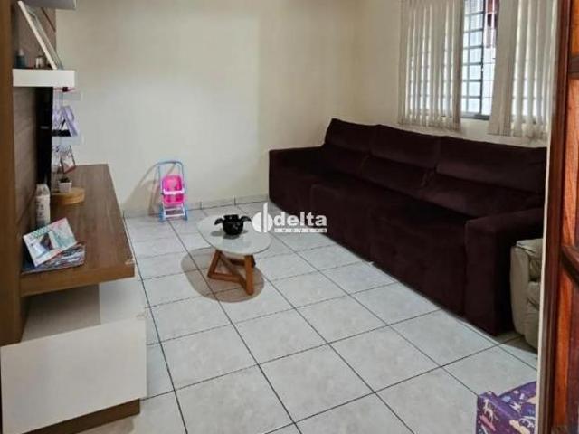 Casa com 4 quartos sendo 2 suite disponível para venda no bairro Cidade Jardim em Uberlândia MG