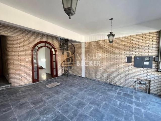 Casa com 4 quartos, sendo 2 suítes, 216m CENTRO
