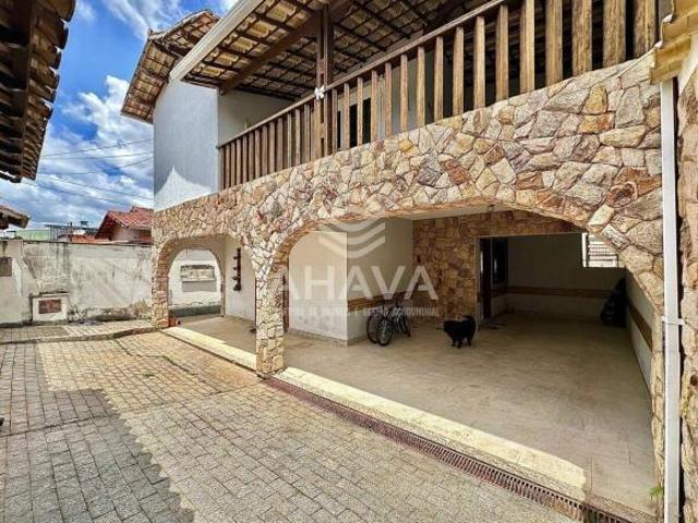 Casa com 4 Quartos sendo 2 suítes à Venda, 446m², Santa Mônica, Próximo à Rua Doutor Álvaro Camargos