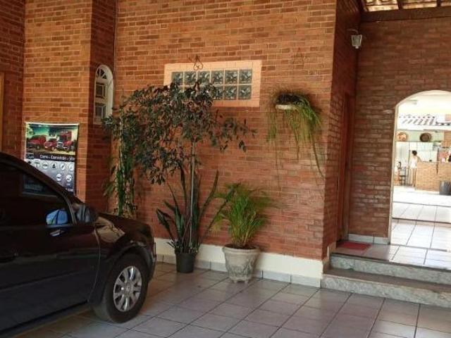 Casa com 4 quartos sendo 2 suítes à venda, 280 m² Custódio Pereira Uberlândia/MG