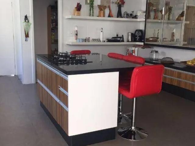 Casa com 4 quartos sendo 2 suítes à VENDA na Granja Viana