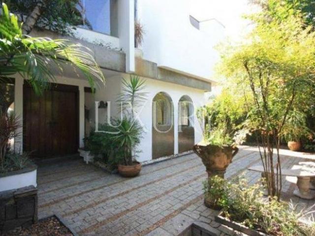 Casa com 4 quartos sendo 2 suítes à venda no bairro Boaçava