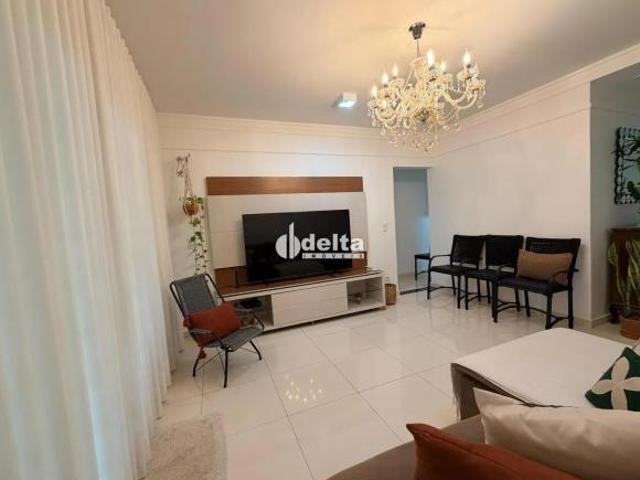 Casa com 4 quartos sendo 2 suítes disponível para venda no bairro Vigilato Pereira em Uberlândia MG