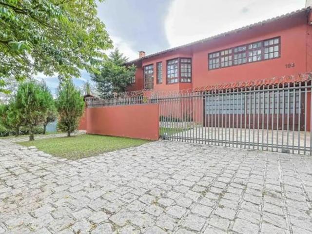 Casa com 4 quartos sendo 2 suítes e 2 demi, 4 vagas de garagem, Jardim Social
