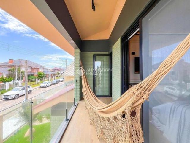 Casa com 4 quartos sendo 2 suites mobiliada e decorada na praia de Xangrilá