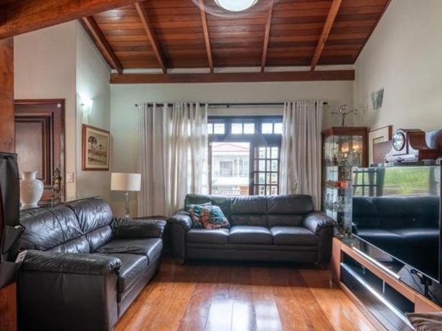 CASA COM 4 QUARTOS SENDO 2 SUÍTES | MERCÊS