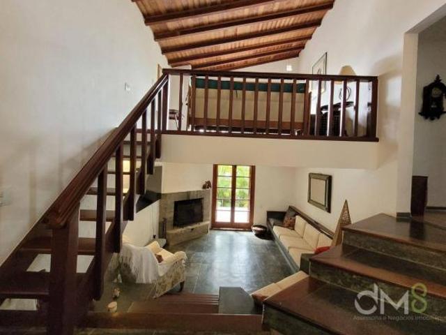 Casa com 4 quartos sendo 2 suítes no Clube de Campo Valinhos por R$ 1.750.000,00