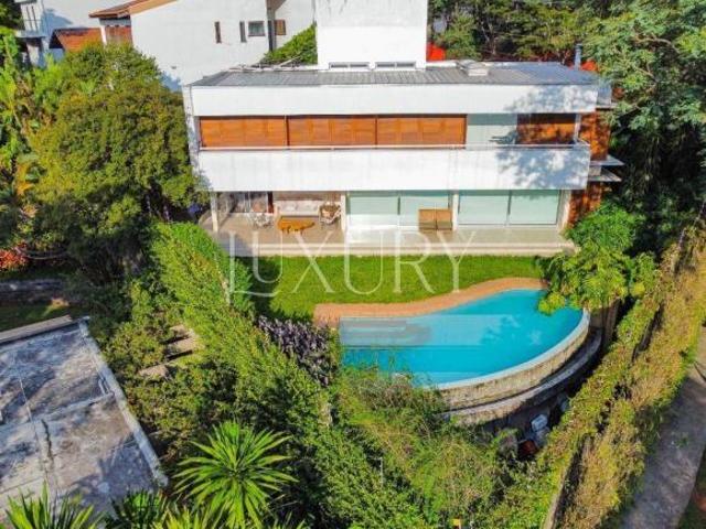 Casa com 4 quartos sendo 4 suítes à venda no Alto de Pinheiros