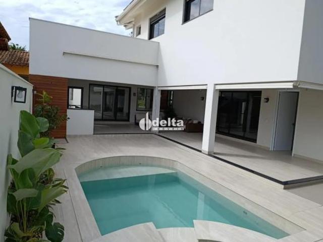 Casa com 4 quartos sendo suíte disponível para venda no bairro Morada da Colina em Uberlândia MG