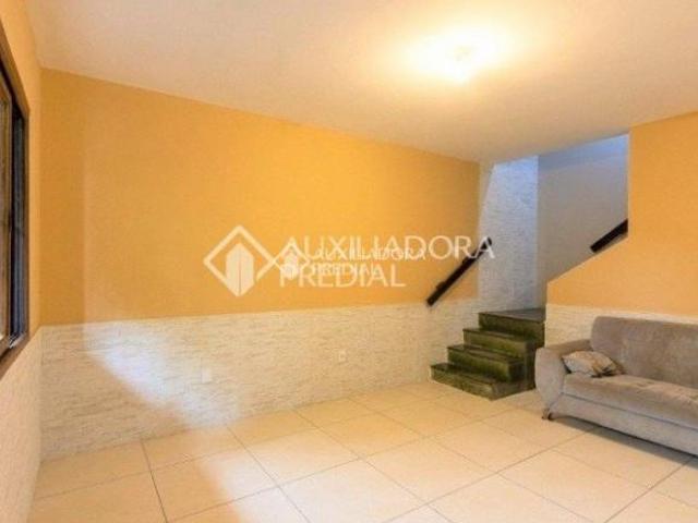 Casa com 4 quartos, suíte e pátio com piscina à venda no bairro Tristeza