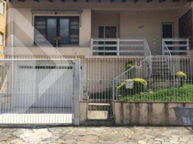 Casa com 4 quartos, suite, piscina, churrasqueira com 225m² Privativos Bairro Alto Petrópolis