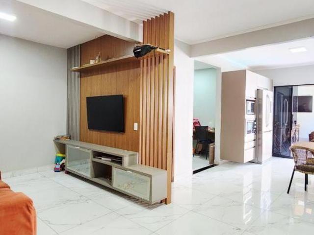 CASA COM 4 QUARTOS, SUITES, QD. 303 DO RESIDENCIAL OESTE ACEITA TROCA MANGUEIRAL